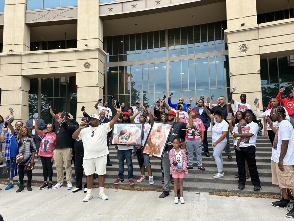 Protesters call for arrest of Aurora police officer who fatally shot ...