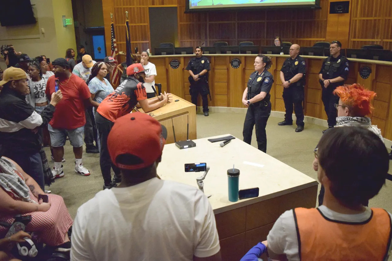 Aurora lawmakers remove Kilyn Lewis police-shooting apology from agenda ...