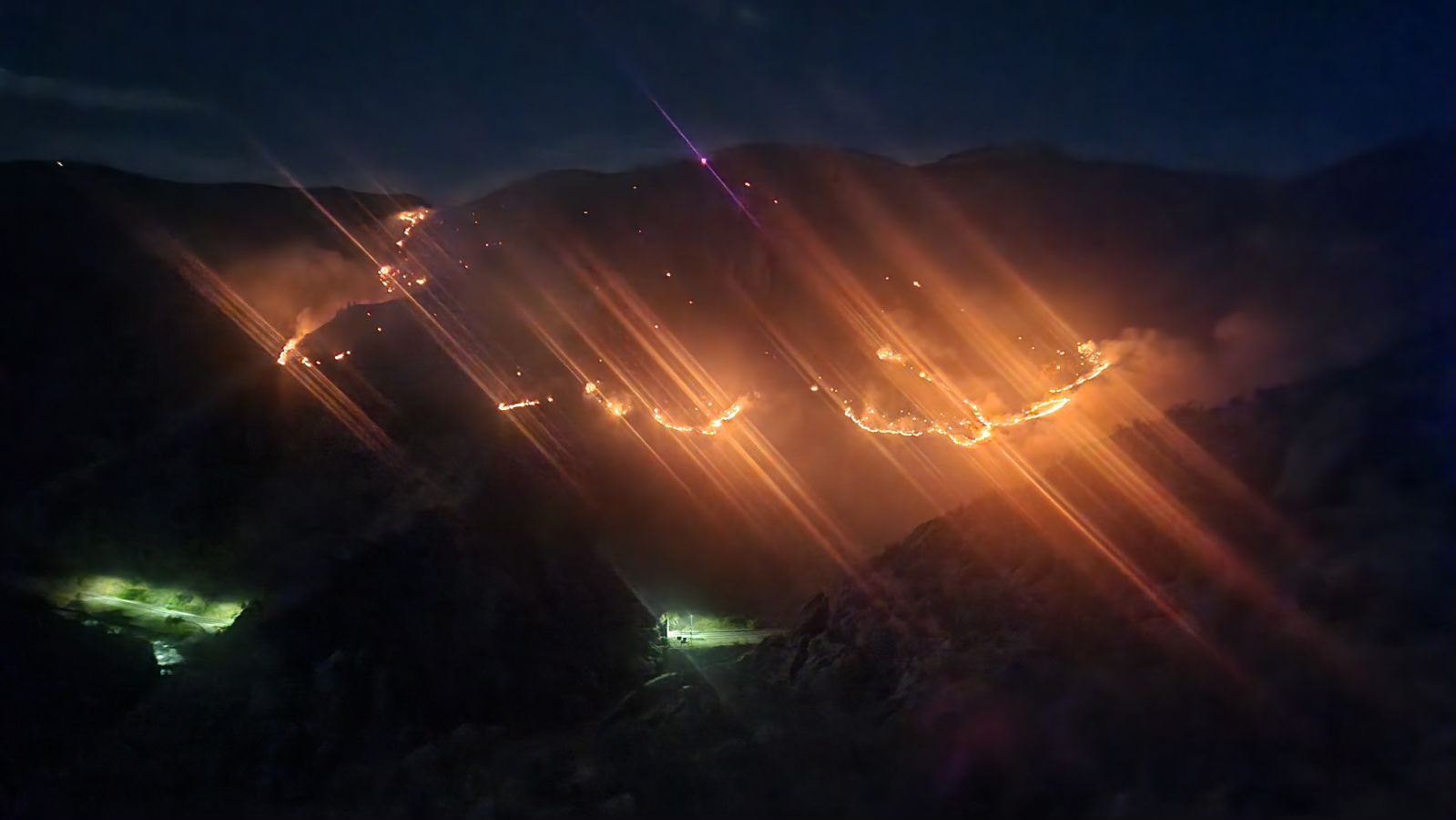 Colorado wildfire: High winds fueling Goltra fire on Lookout Mountain ...