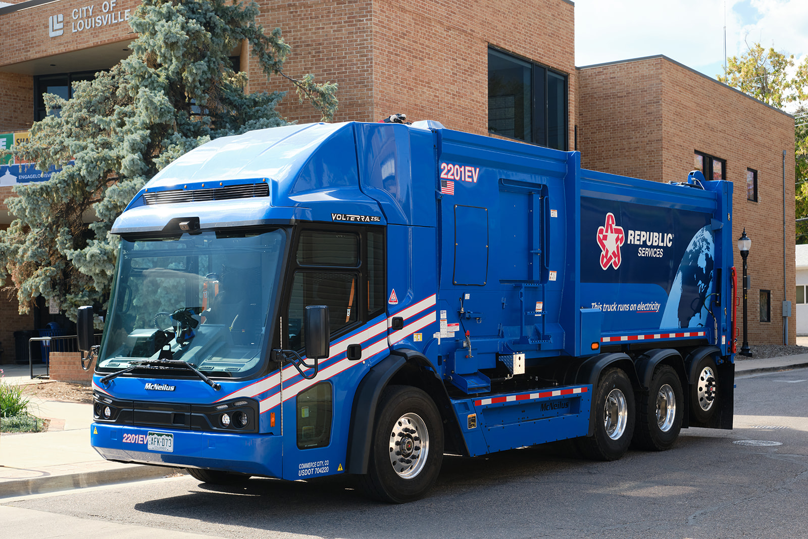 Louisville launches the nation’s first EV garbage and recycling fleet