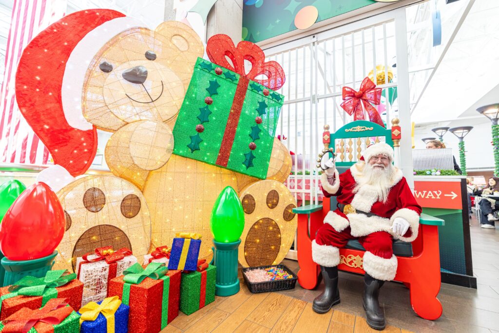 Santa's Layover Lounge hopes to make hectic holiday travel a little ...