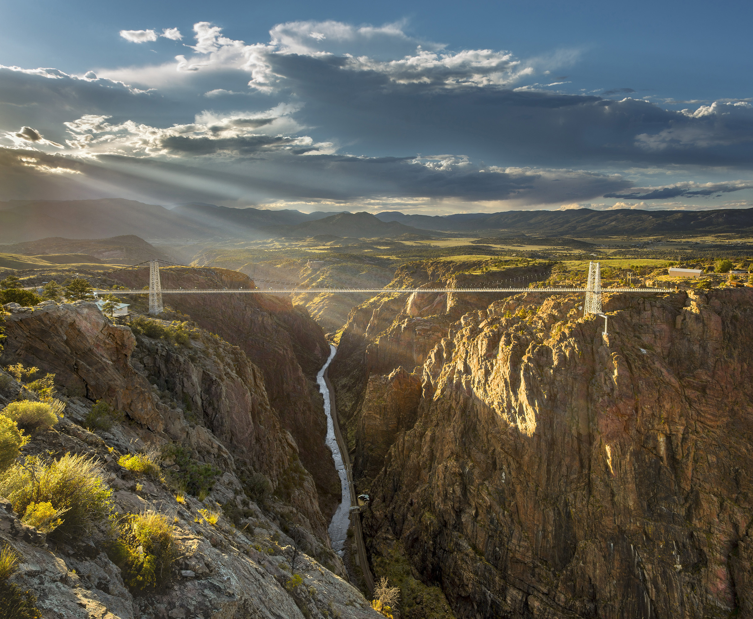 The history of the Royal Gorge Bridge, built 1,000 feet above the ...