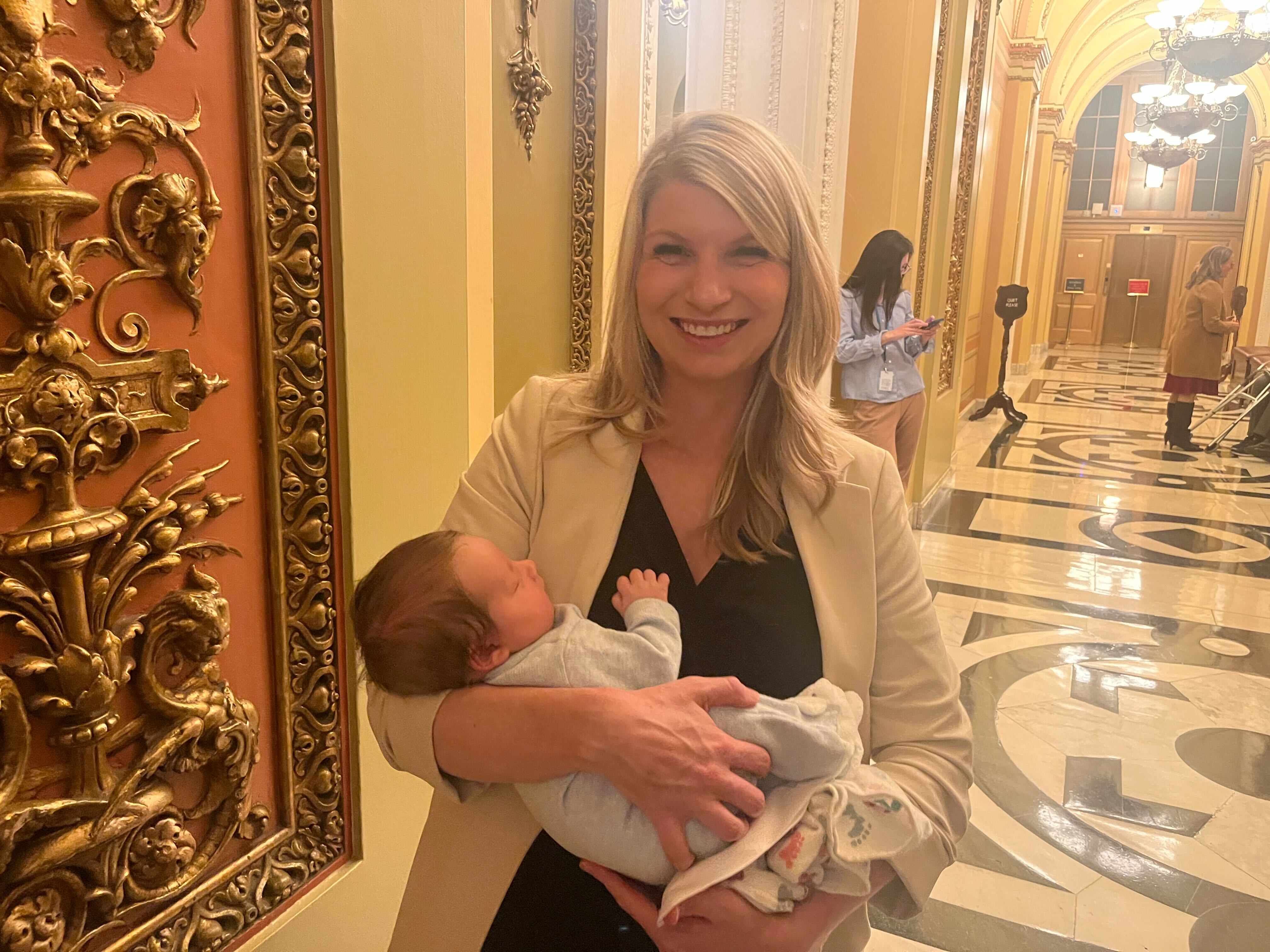 Rep. Brittany Pettersen brings newborn with her for close House vote