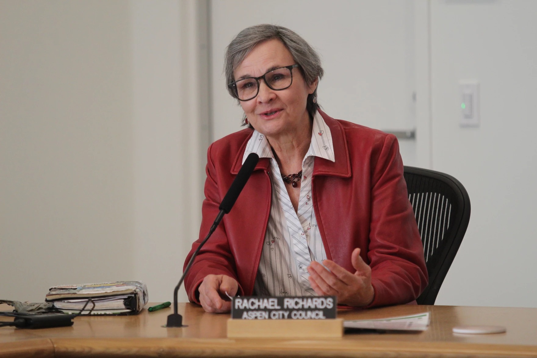 Richards defeats Frisch in Aspen mayoral contest